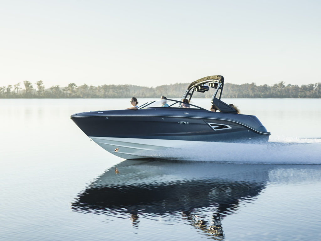 Sea Ray SLX W-230, WAKE AND FUN