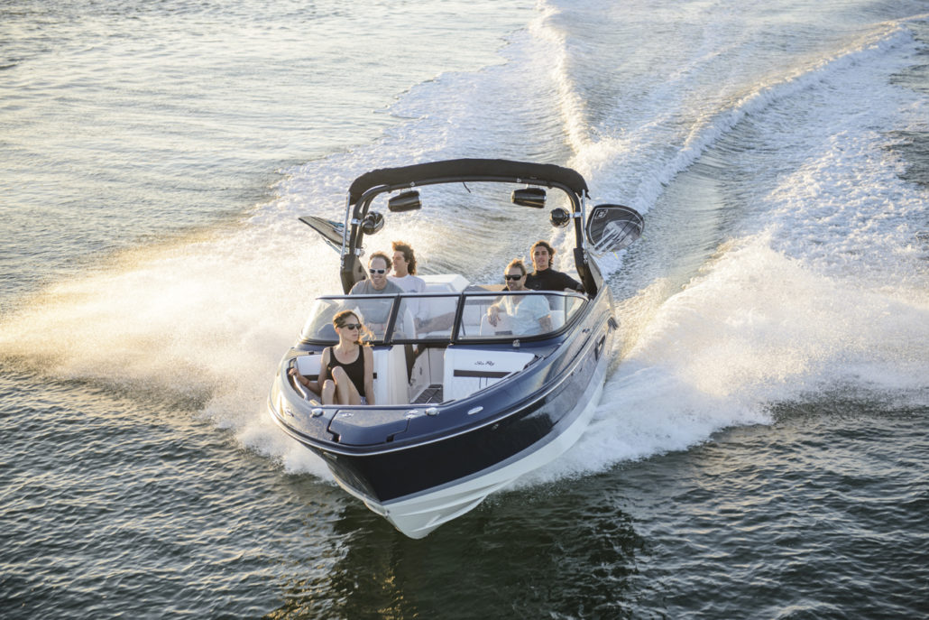 Sea Ray SLX W-230, WAKE AND FUN
