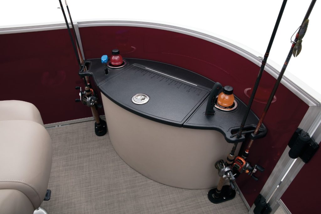 Reata 223 F, A New Fishing Pontoon by Ranger Boat